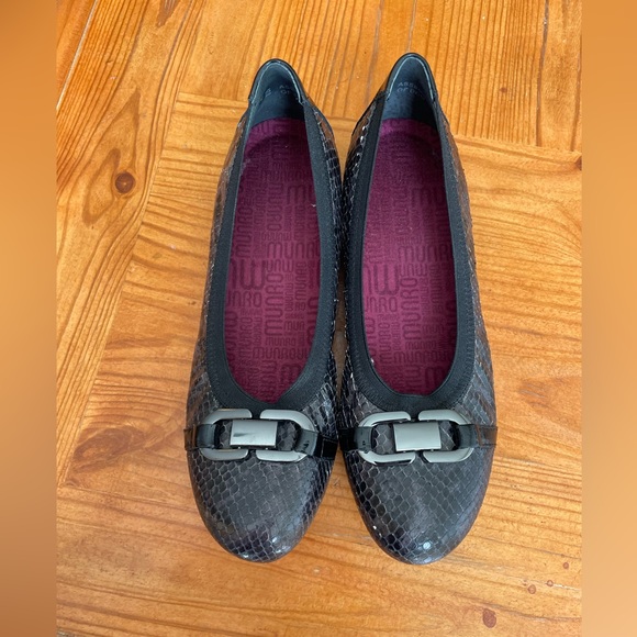 Munro | Shoes | Cute Munro Ivy Ii Black Flats | Poshmark